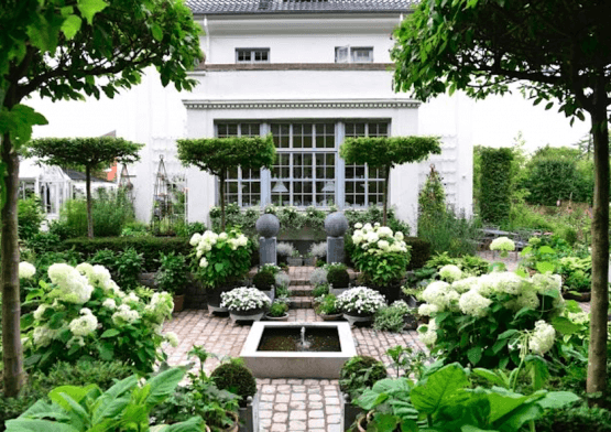 The Most Exquisite Gardens and Landscaping Ever! - Laurel Home