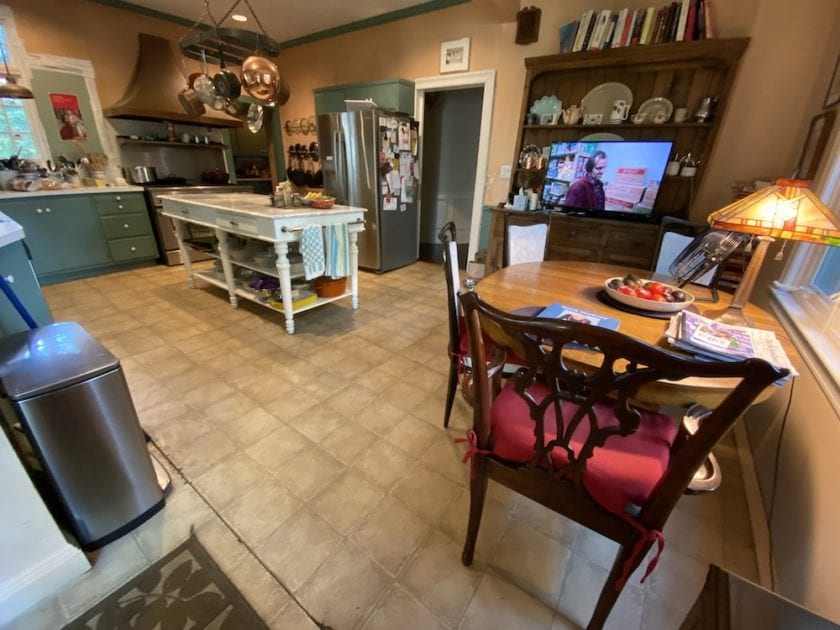 F&B Calke Green + An Iconic Wallpaper = Kitchen Heaven! - Laurel Home