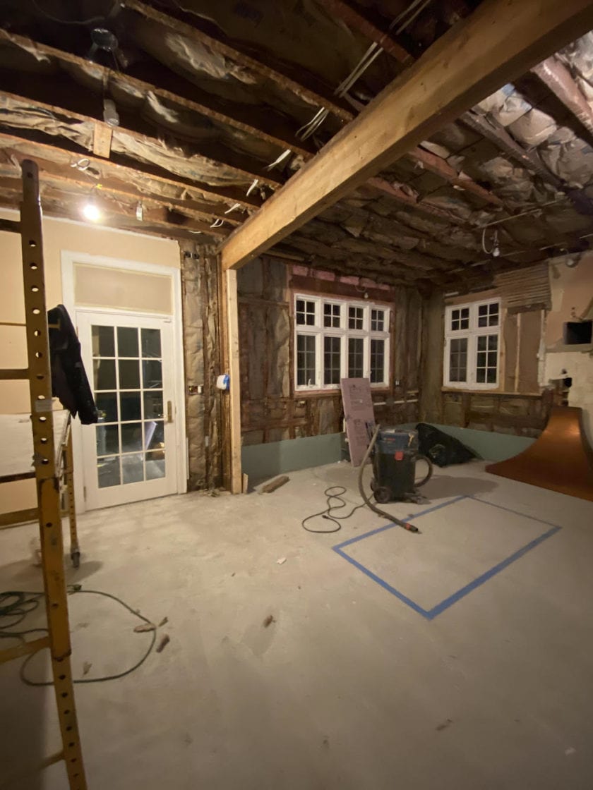 F&B Calke Green + An Iconic Wallpaper = Kitchen Heaven! - Laurel Home