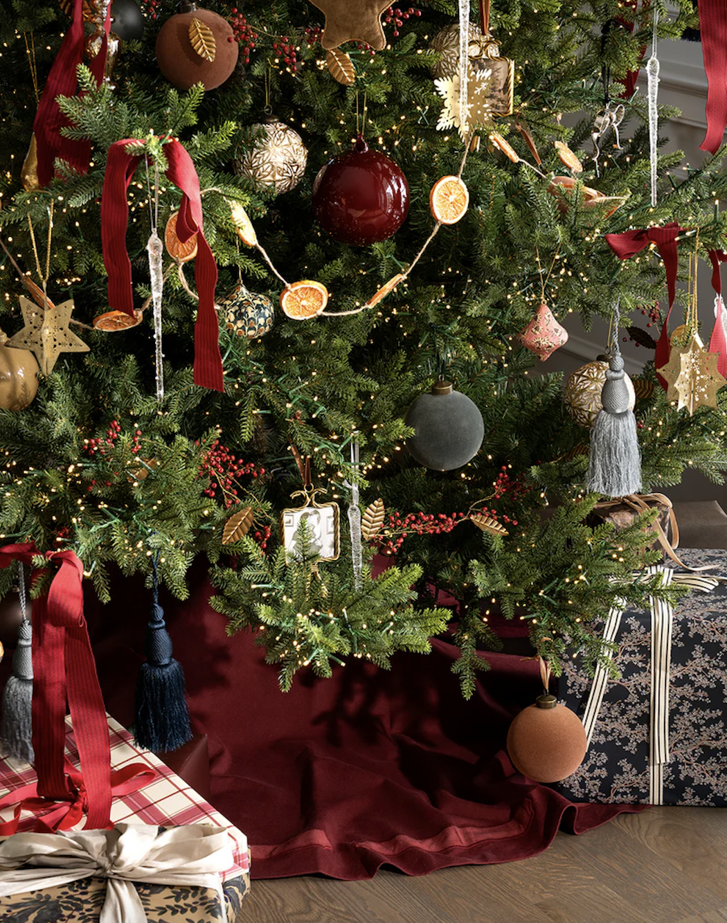 Little-Known Sources for Magical Holiday Decorating - Laurel Home